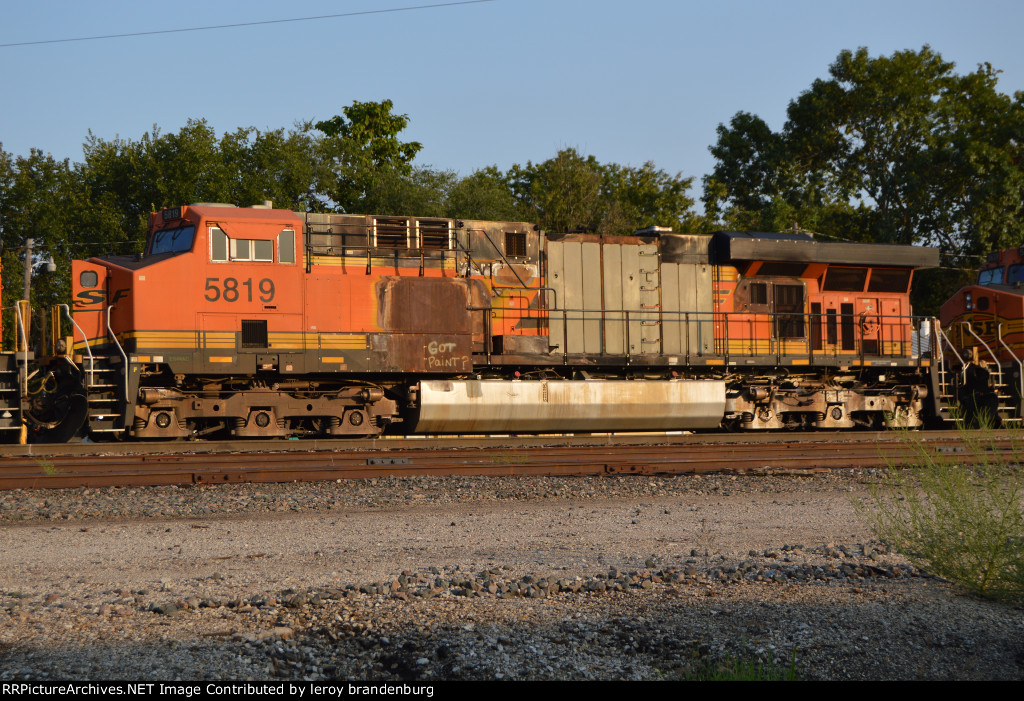 BNSF 5819 suffered some fire damage